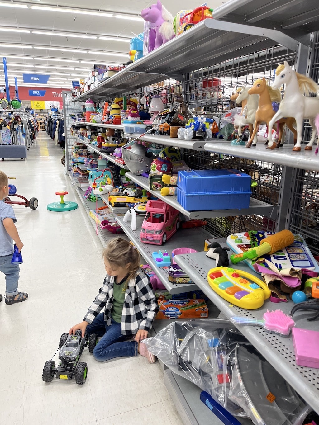 How to Take Your Kids Thrifting - A Productive Household